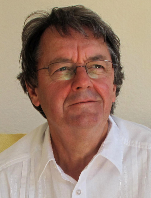 Una hormiga camina | Ron Riddell | Poesía Neozelandesa